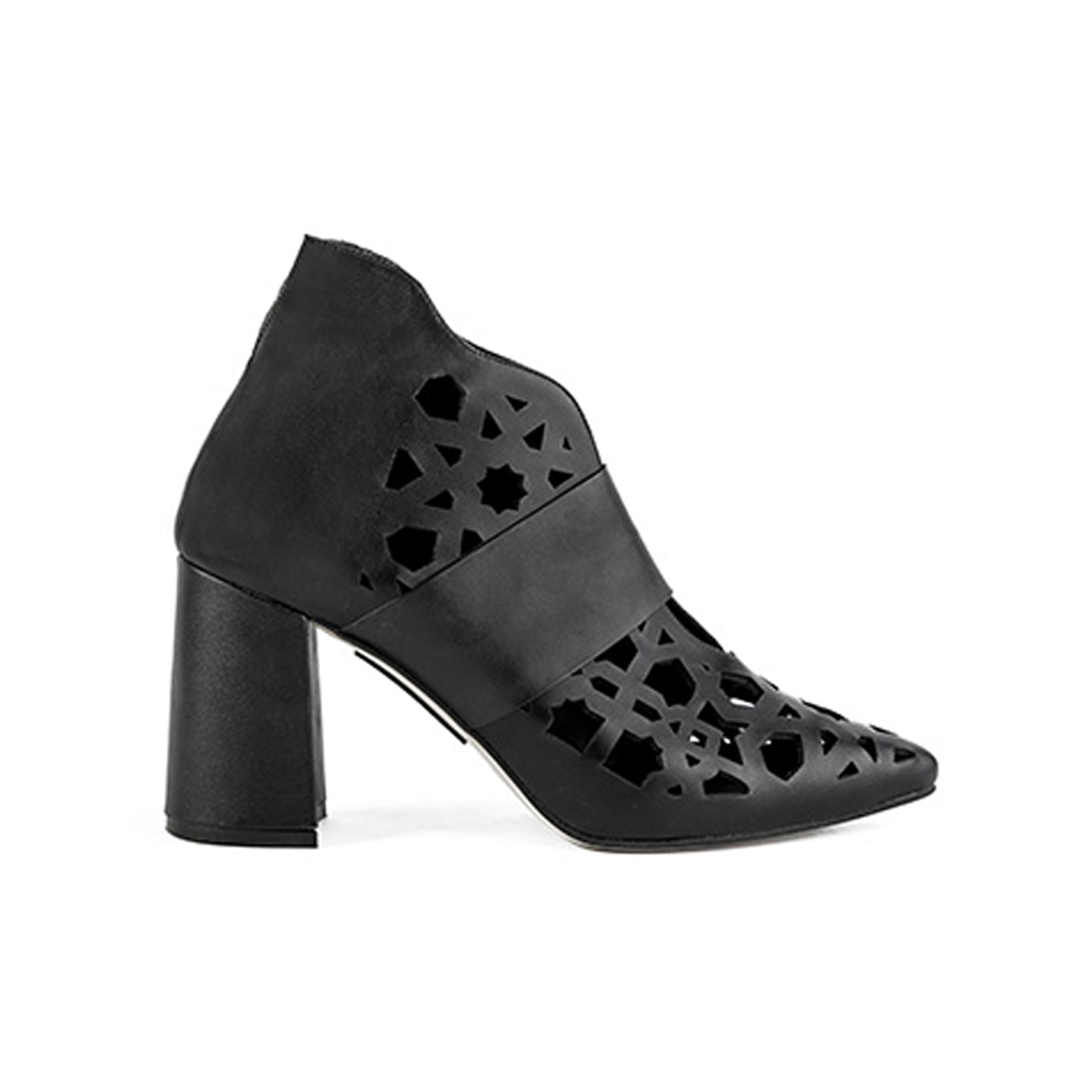 Corner Heeled Ankle Boots – La Femme ROJE